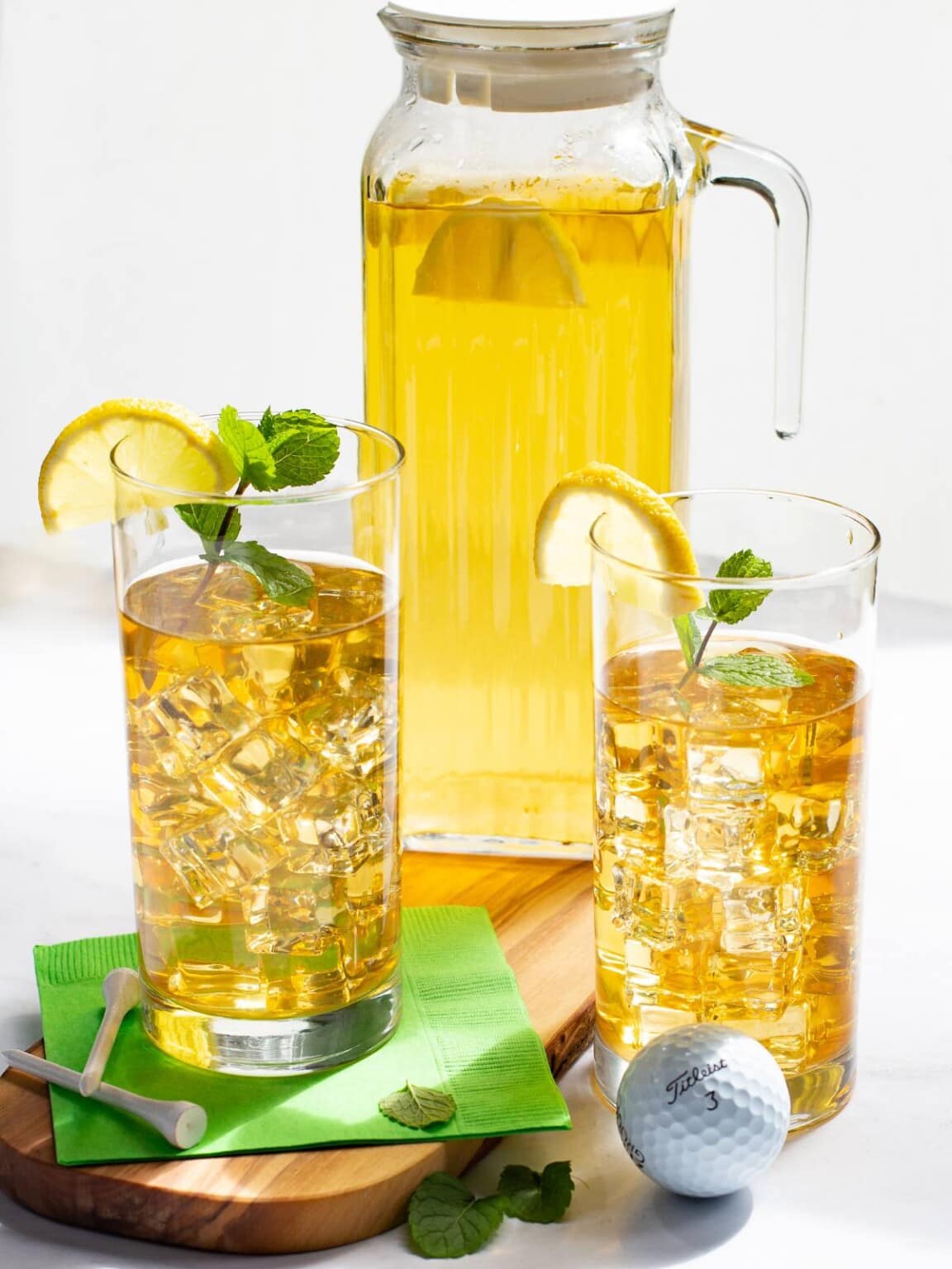 Classic Arnold Palmer Drink Recipe (Tea and Lemonade)