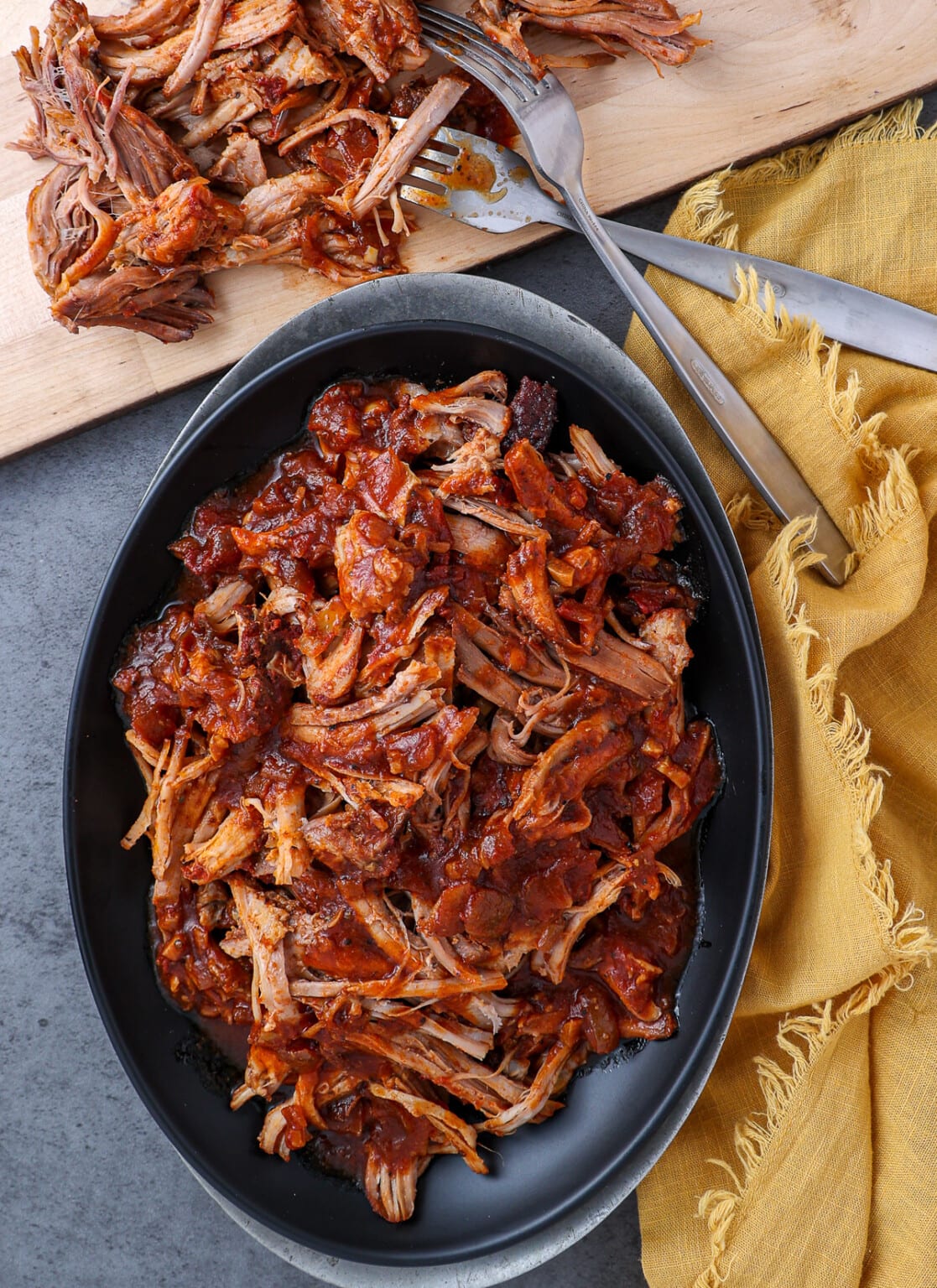 Tender and Juicy BBQ Pulled Pork Shoulder Slow Cooker Recipe
